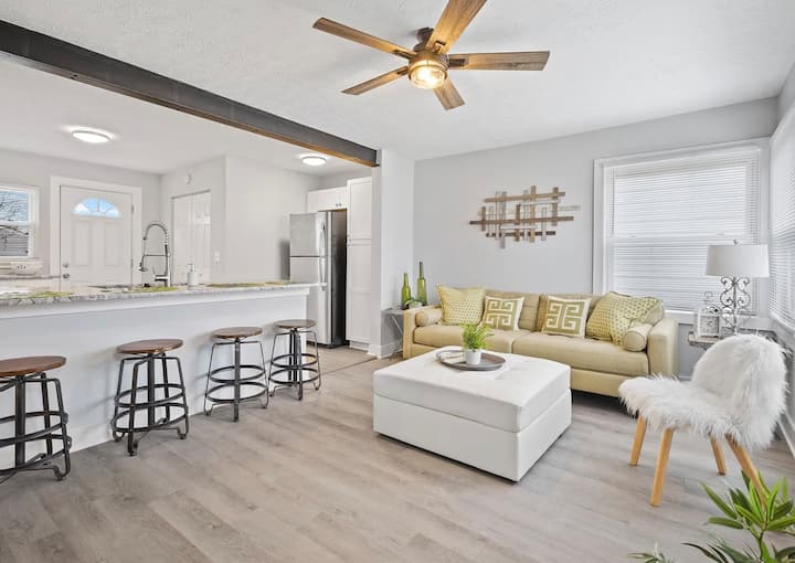 Charming Fountain Square 2bd - Indianapolis, IN