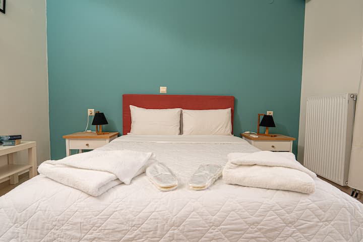 Fully Renovated 1 Bedroom Apt 5' Walk From Center - Кисамос
