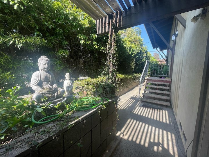 The Realm Of Zen
(Singapore Room) - Long Beach, CA