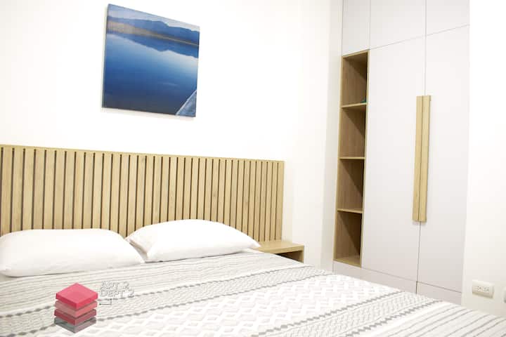 D 4 Bathrooms, 2 Apts. Closed Community - Guayaquil