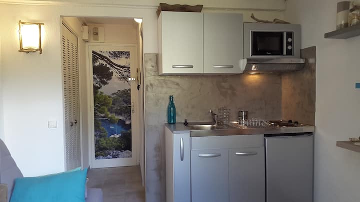 Charmant Petit Studio Meublé. - Plage de Cassis