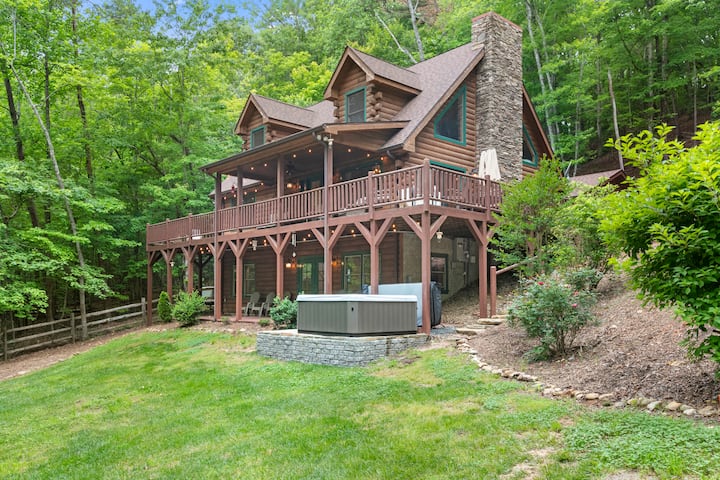 Woodhaven Cabin ~ Hot Tub, Dog Friendly, Sleeps 10 - Lake Lure, NC