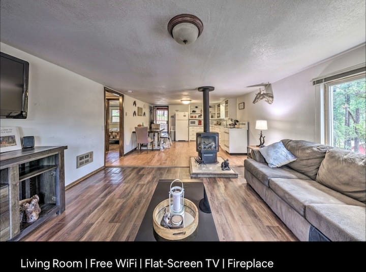 Little Red Cabin I Pet-friendly I Hot Tub I Grill - Ruidoso, NM