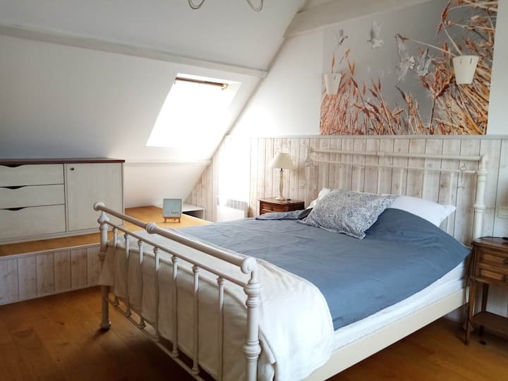 Chambre Charme, Lumineuse, Coin Salon Et Bureau - Auray