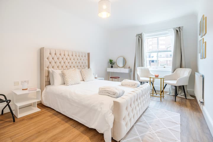 New House 10mins To Tower Bridge Hot Tub & Parking - London, UK