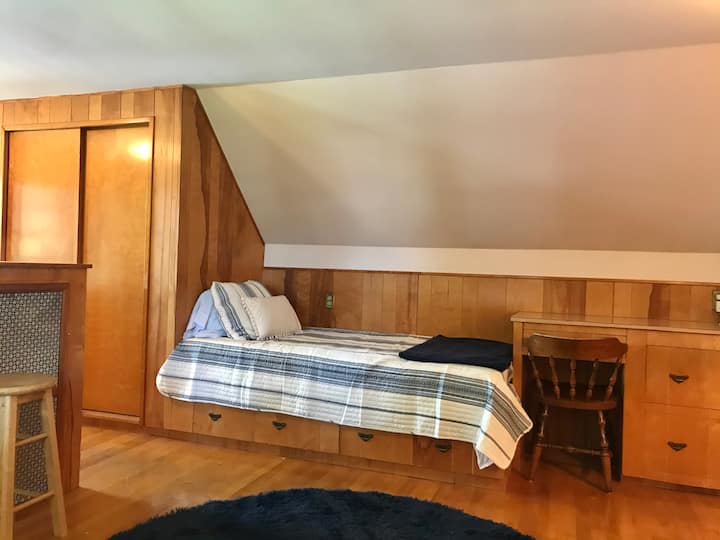 Summer Green Berkshires 3 Beds In A Room - Cheshire, MA