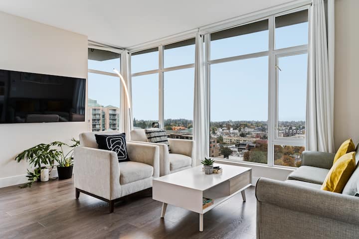 New Deluxe 2br Haven: Spectacular Views, W/parking - Victoria, Canadà