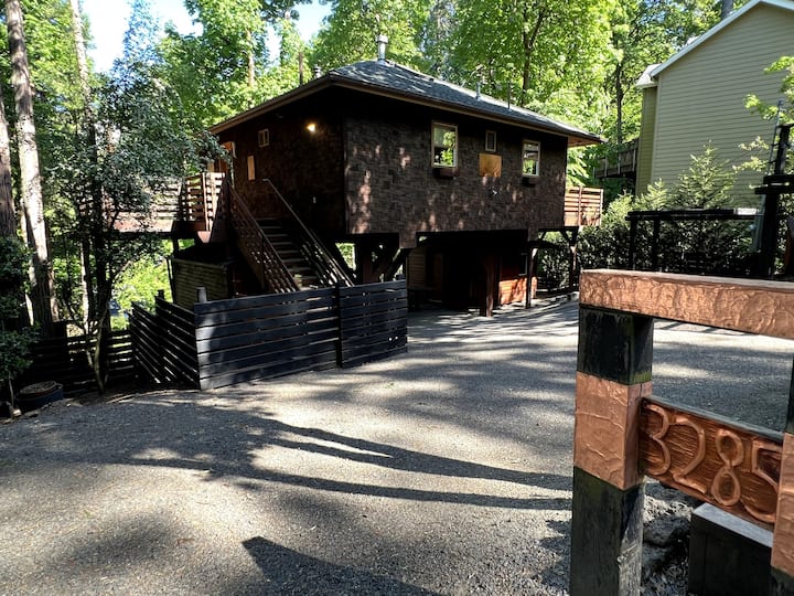 Mood In Wood With Private Serenity In The City - Eugene, OR
