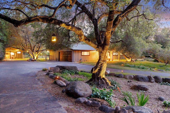 Designer Home With Cozy Guesthouse! - Three Rivers, CA