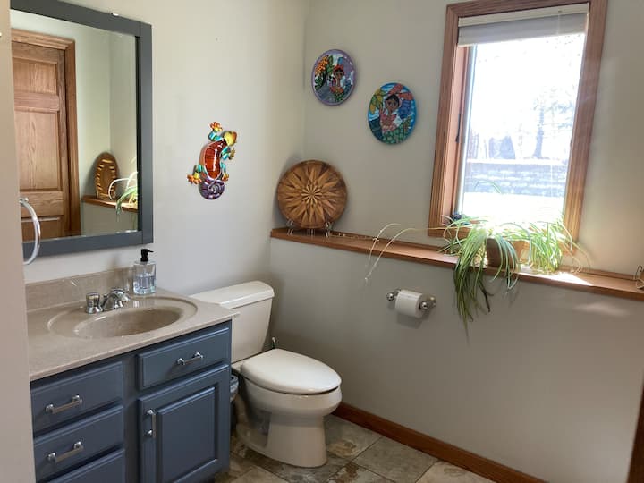 Quiet Comfy Apt Near Trails - Duluth, MN