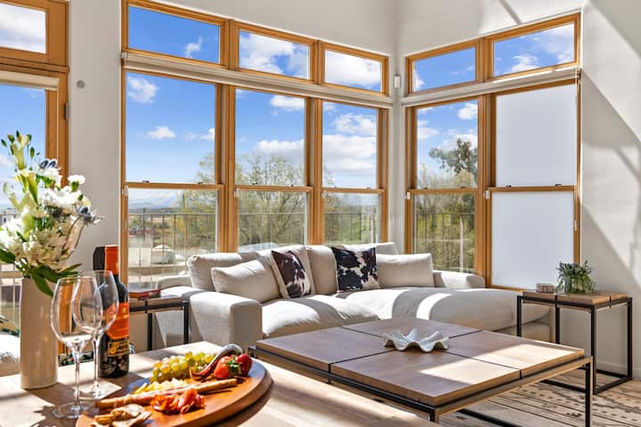 Ski Discounts! Light Modern Railyard View Loft - Santa Fe, NM