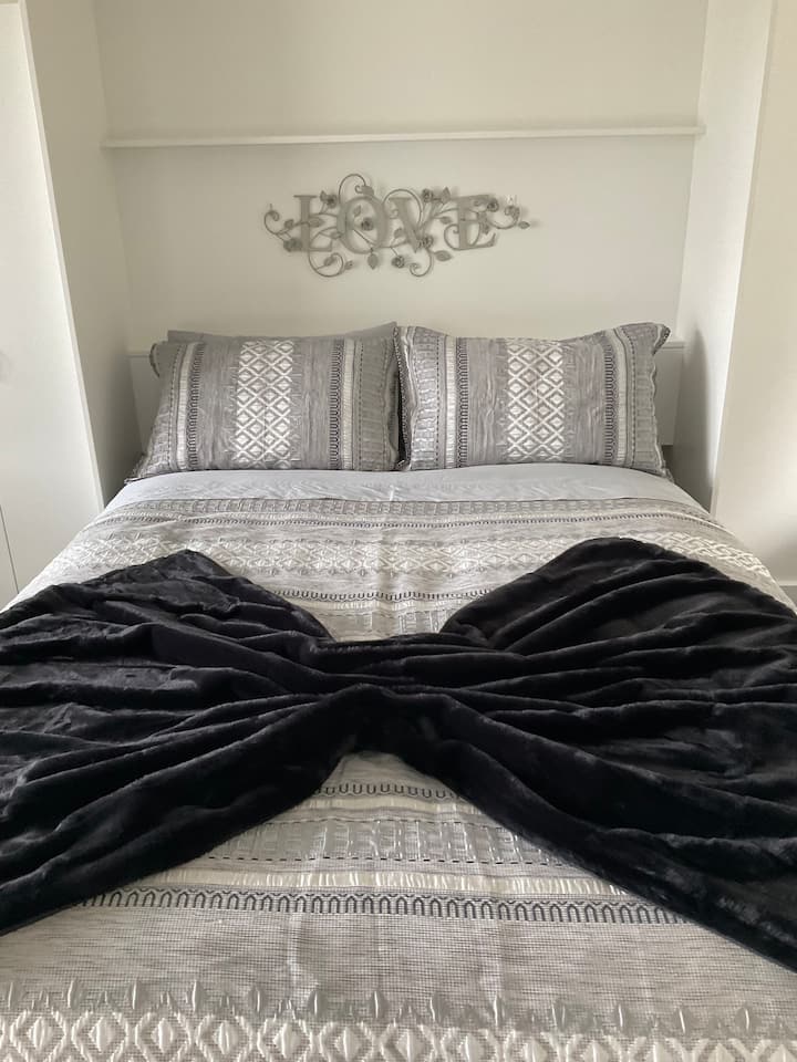 Room In Clive - Clive