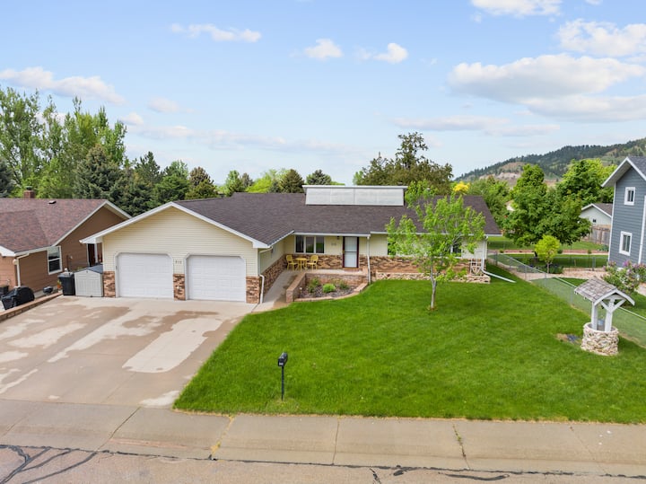 Best Location To Downtown & Bhsu - Spearfish, SD