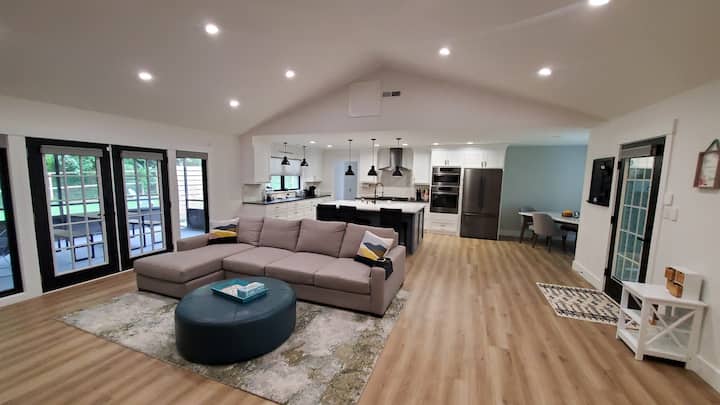 Mid-century Modern Impeccable Remodel With Hot Tub - Asheville, NC