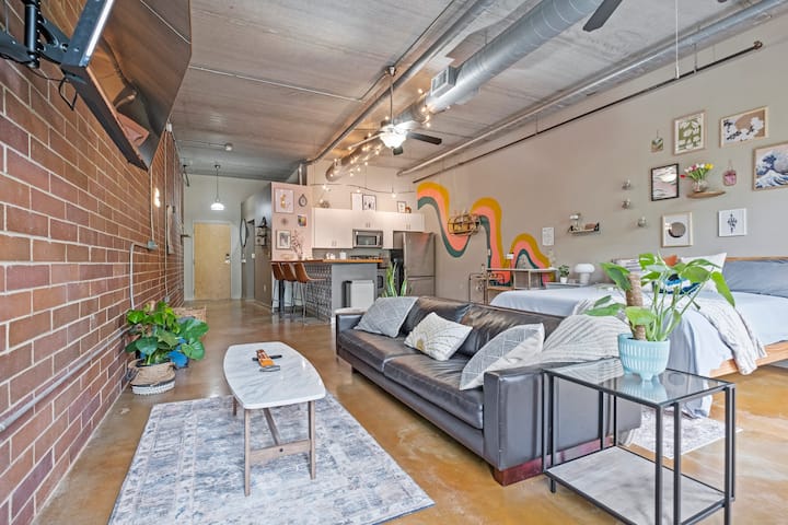 Fun & Eccentric + Uptown + Getaway + King Studio - Spectrum Center