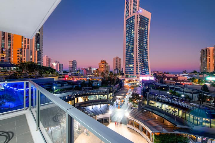 Circle On Cavill-  3 Bedroom Luxe Surfers Paradise - Surfers Paradise