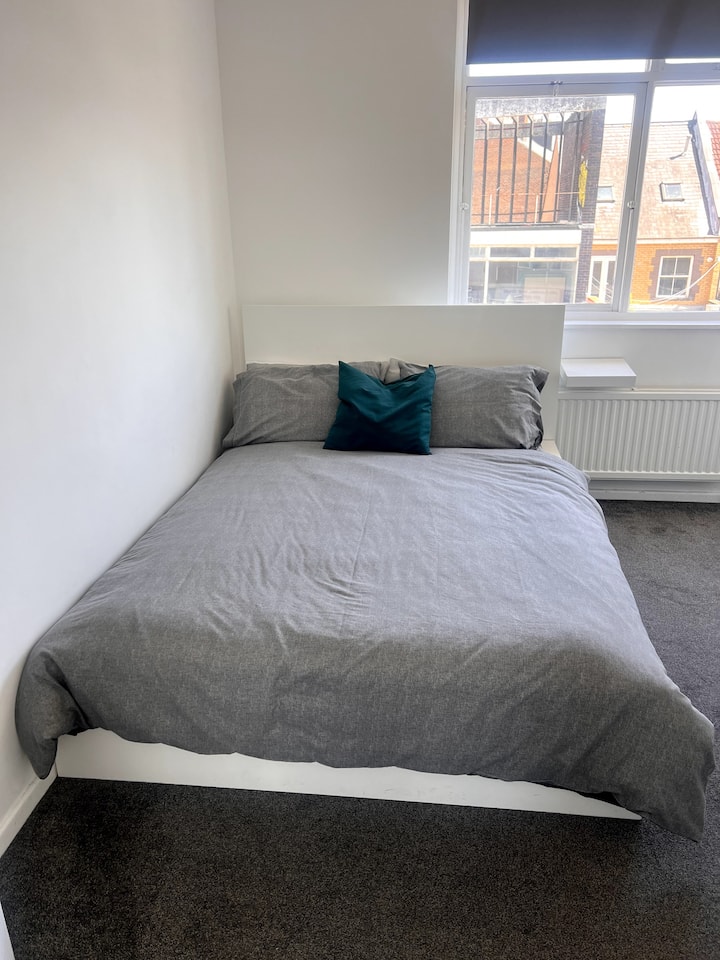 Palmerston Road Room 2 - Portsmouth
