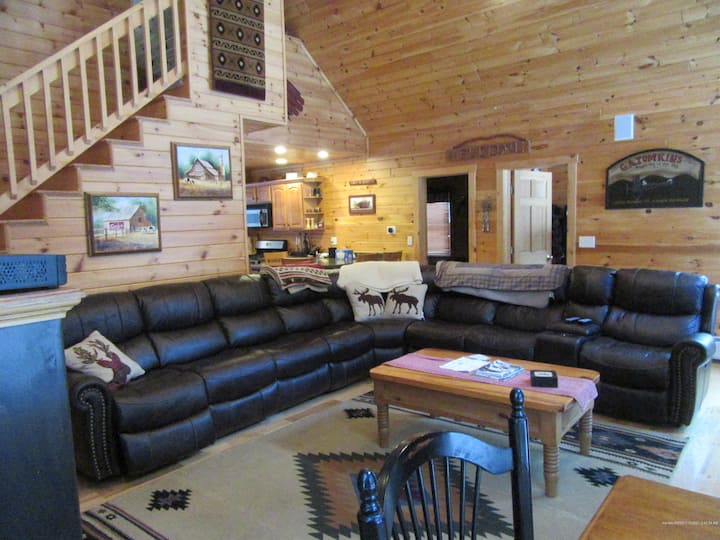 5 Br Log Cabin Steps Away From Snowmobile Trails - Bridgton, ME