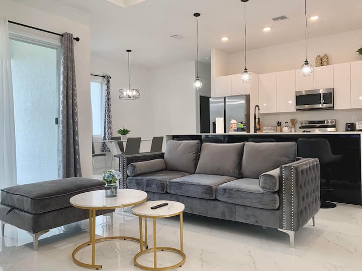 Beautiful Vacation Home - Lehigh Acres, FL