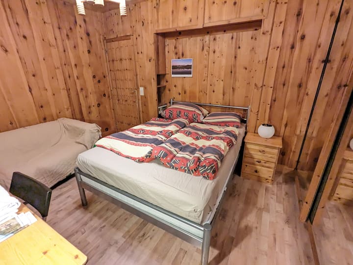 Stone Pine Bedroom - Innsbruck