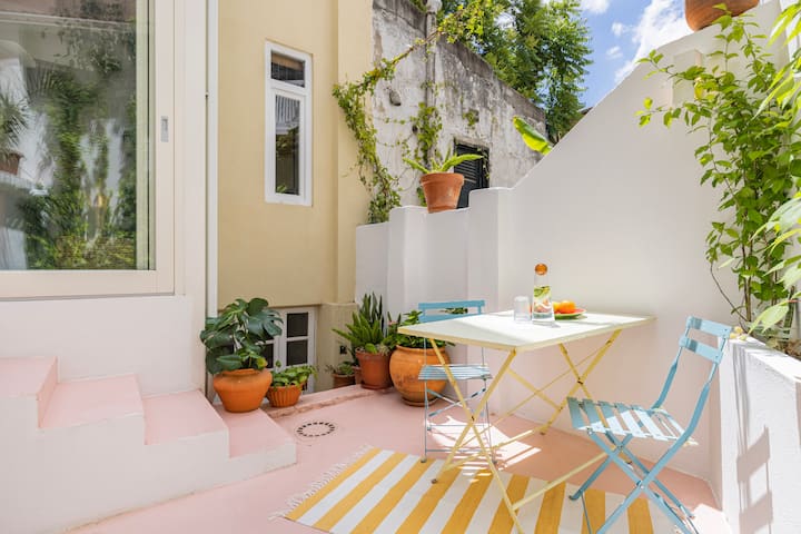 Lily Garden: 3 Bedroom Apart & Quiet Patio - Alfama