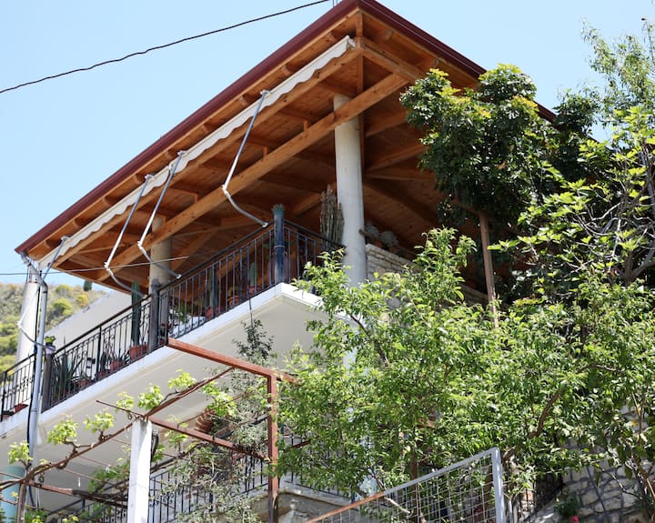 Veronika- Family Room Apartment With Balcony - Qeparo