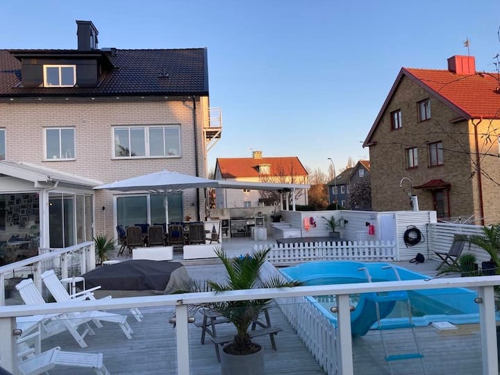 Centralt Boende Med Pool I Hstad - Halmstad