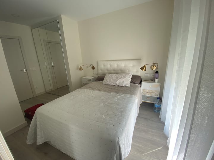 Pleno Centro De Los San Fermines - パンプローナ