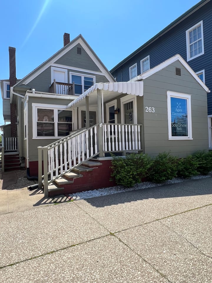 Downtown Loudonville Upstairs 1 Bed Apartment - Mohican State Park, Loudonville