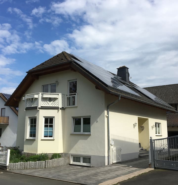 Dg-wohnung 82 Qm, 2 Schlafzimmer, Großer Parkplatz - Taunusstein