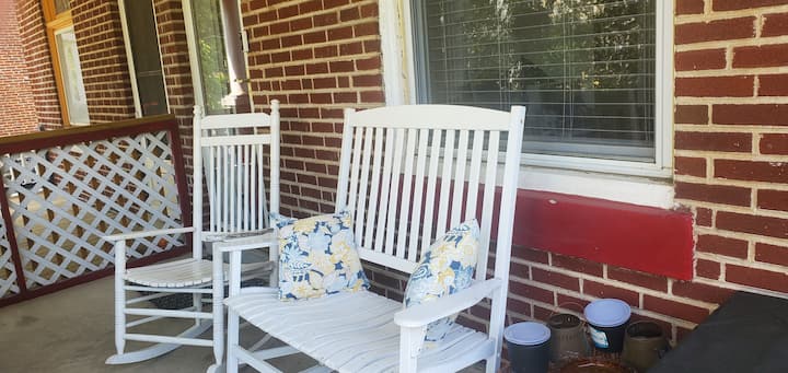 Bird Of Paradise: Comfy And Cozy - Philadelphia, PA