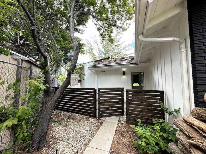Biggest Little Cottage-old Sw Reno In Law Quarters - Reno