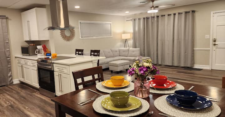 Super Host Big Home New Full Rehab 3 Br 4 Bed2bath - Sarasota, FL