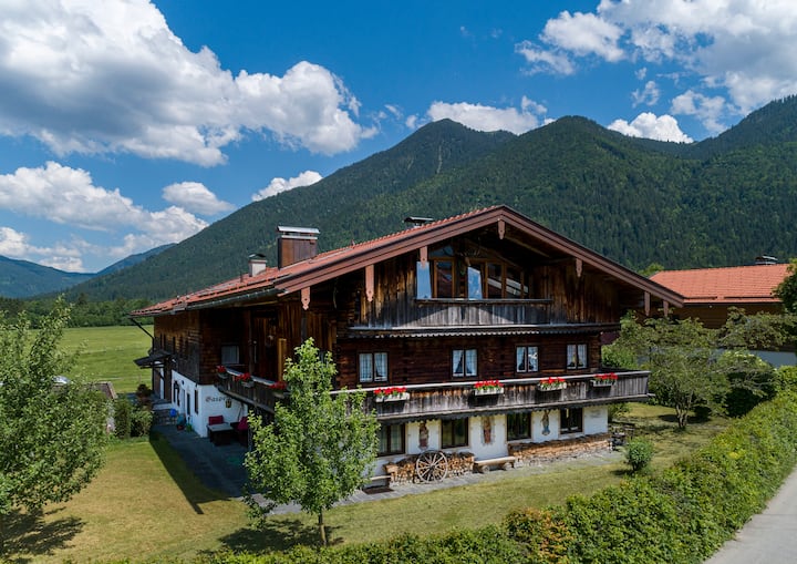 Exclusive Wohnung Im Bauernhof Mit Garten - Tegernsee