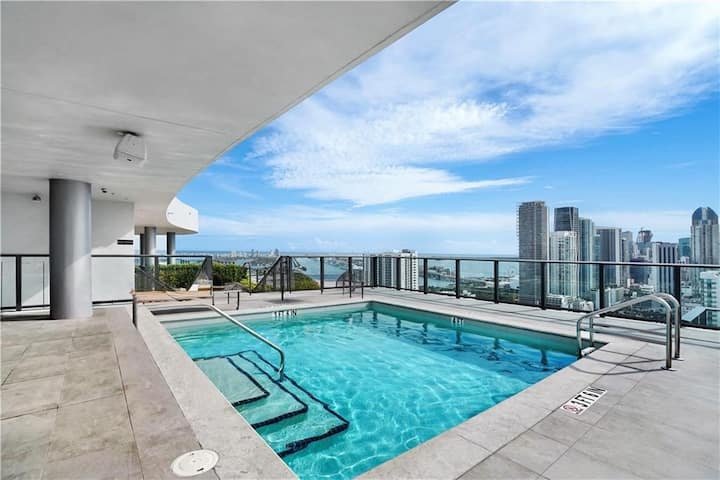Stylish Miami 2br Getaway • 2 Free Parking Spots - Miami