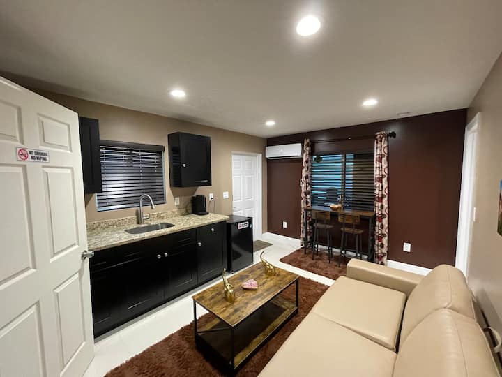 Urban Oasis W/ Pool Table - Plantation, FL