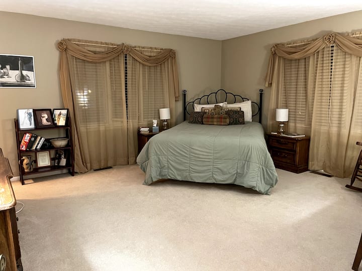Headmaster's Suite-bedroom #1 - Paducah, KY
