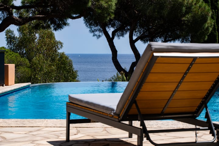 Villa Vue Mer 250 M Plage, Piscine à Débordement - Sainte-Maxime