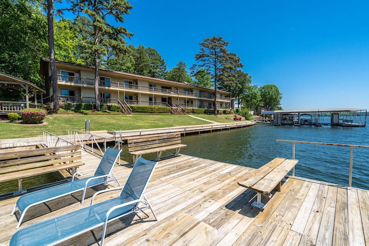 Lake Hamilton Resort Condo | Two Beds | Waterfront - Lake Hamilton, AR