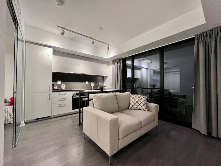 Beautiful Yorkville Luxury Condo - Toronto