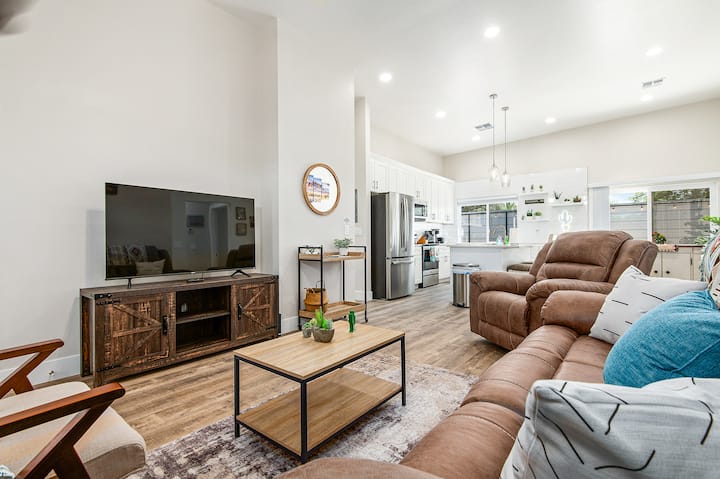 Walk To Gem Shows & Uofa | Pet-friendly 4br - Tucson, AZ