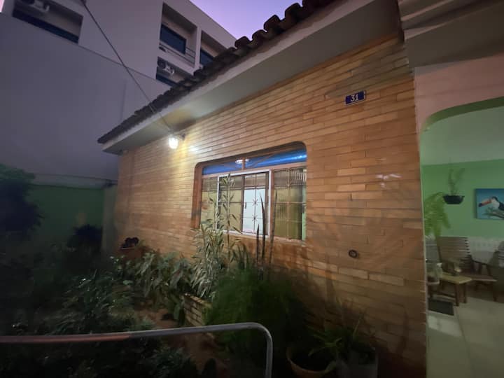 Casa Inteira Próxdo Centro De Cuiabá - Preço Justo - Cuiabá