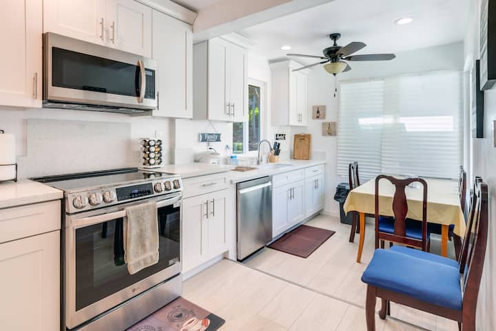B~both Fls Leval Entry~newly Remodeled~hoa~monthly - Laguna Hills, CA