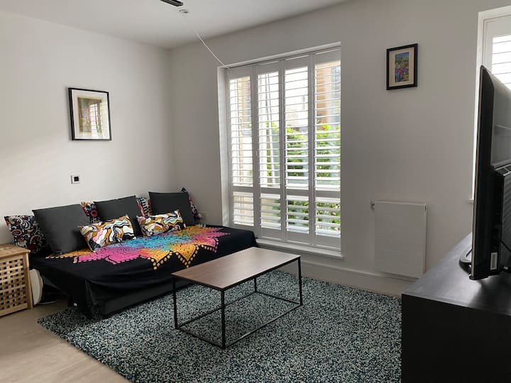 Cosy House-
25mins To Liverpool Street Station - Tottenham - London