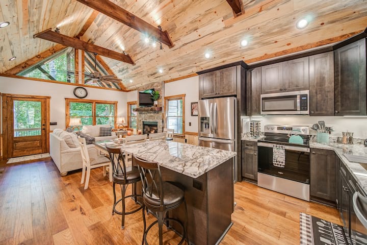 New Build Rustic Stay! Hot Tub|fire Pit|game Room - Ellijay, GA