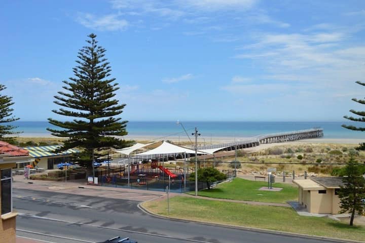 Largs Bay Oceanview Getaway - Adelaide