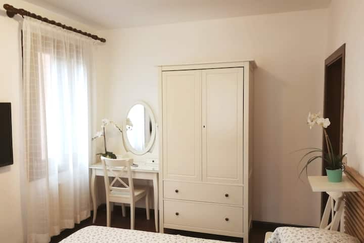 Sunny Double Bedroom With Shared Bathroom 103 - Venetië