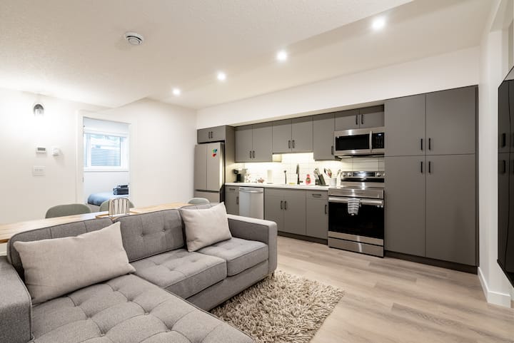 Modern 2br - 1bth Suite - Edmonton