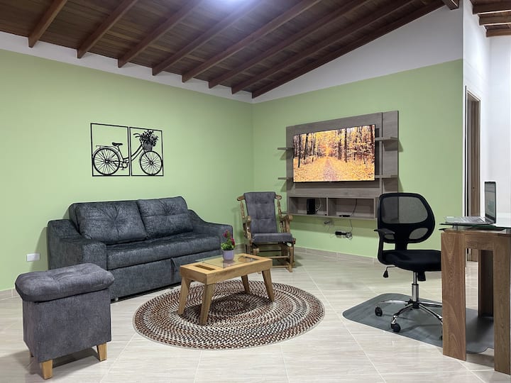 Apartment Good Location/close To Everything/ac - Medellín, Colombia