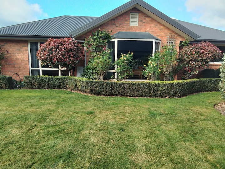 Botanical Beauty
Family Retreat - Rolleston